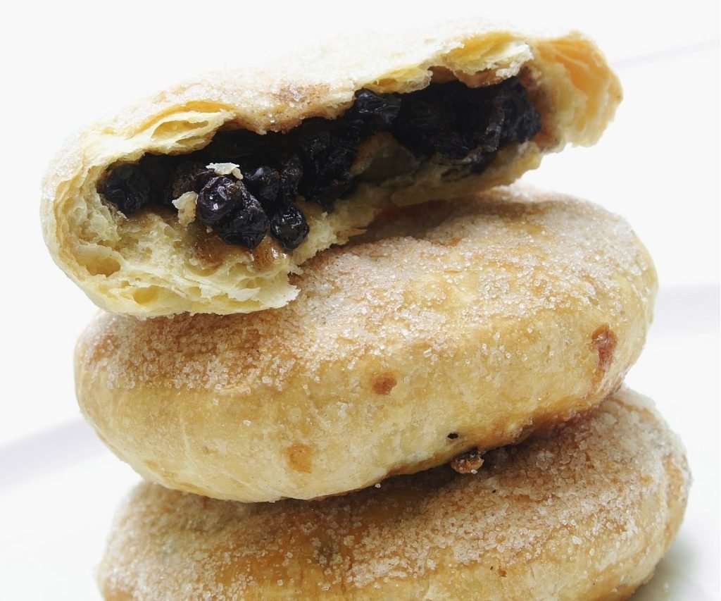 Eccles Cakes Recipe: Flaky, Sweet, and Perfect for Tea Time - Pure ...